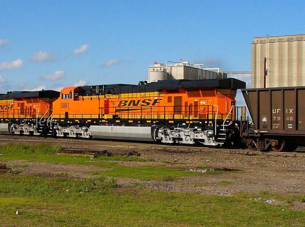 BNSF 5881